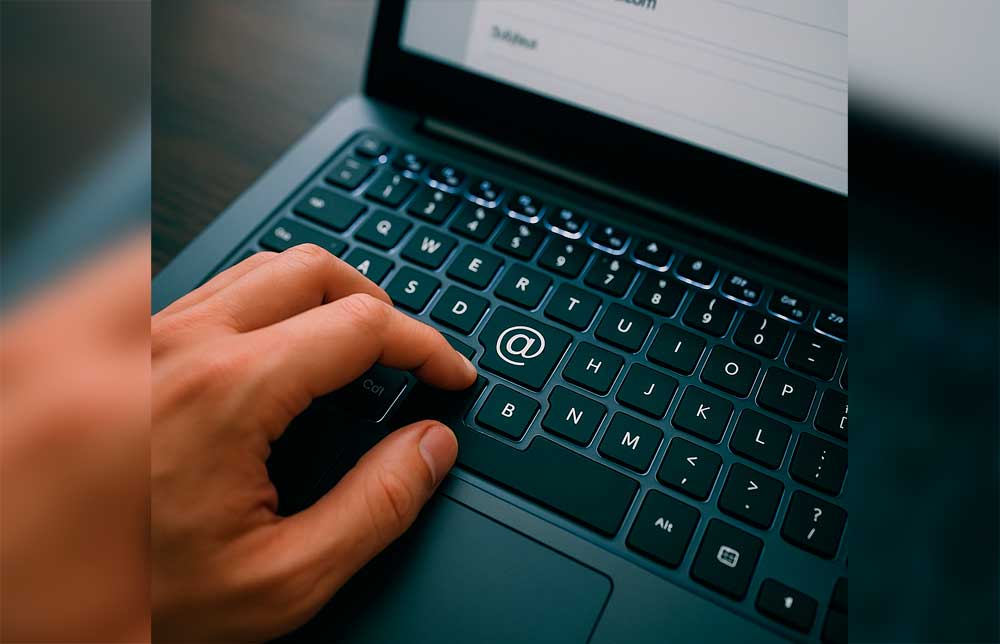 Cómo hacer la arroba en laptop y en PC: Para todos los teclados